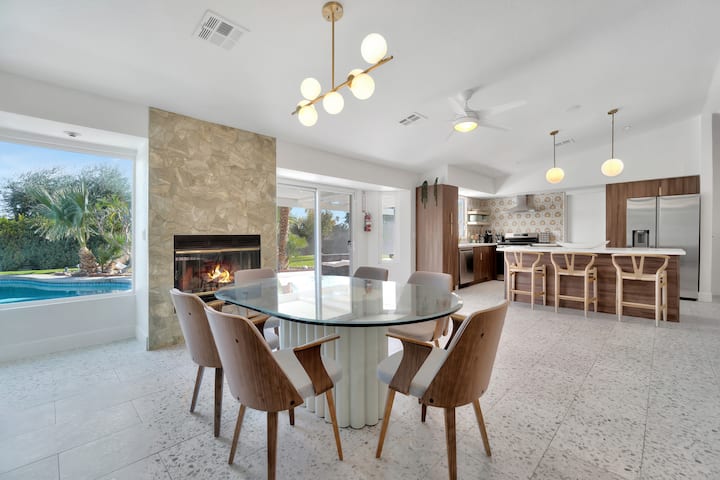 Home W/ev Charger, King Bed, Minutes To Downtown - Palm Springs, CA