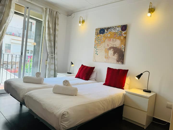 Spacious, Close To Fira De Barcelona! - Barcelone