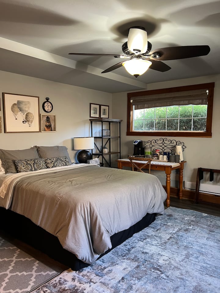 Queen Studio Apartment - Los Gatos, CA