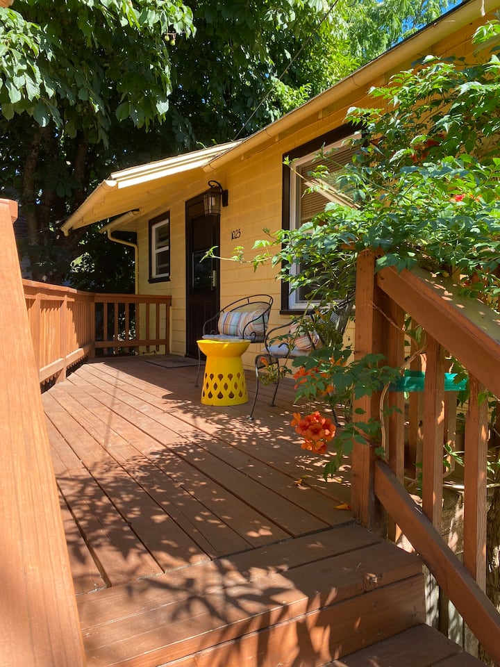 Cozy Cottage In The City - Eugene, OR