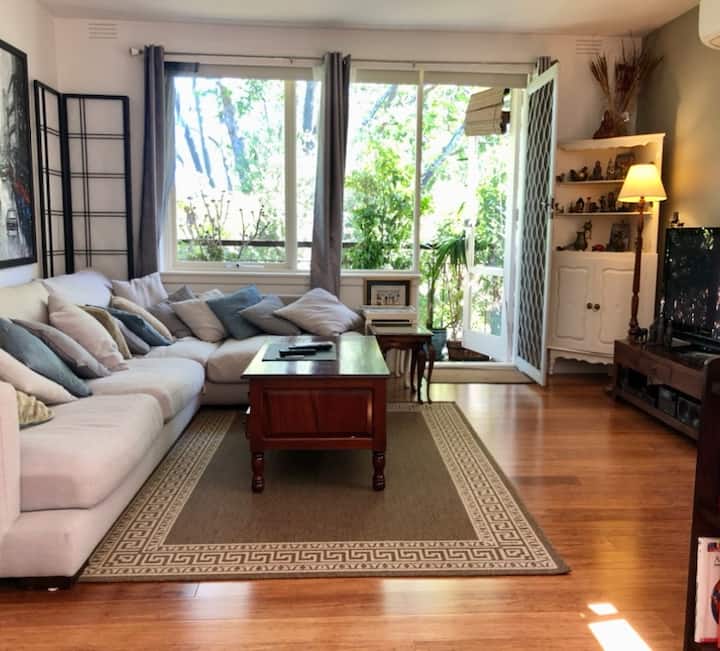 Tranquil Oasis Perfectly Positioned + 2 Car Parks - Melbourne