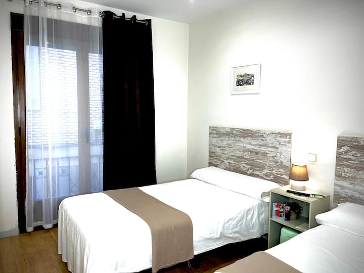 Habitación Doble Con Balcón-toledorooms Palacios - Toledo, España