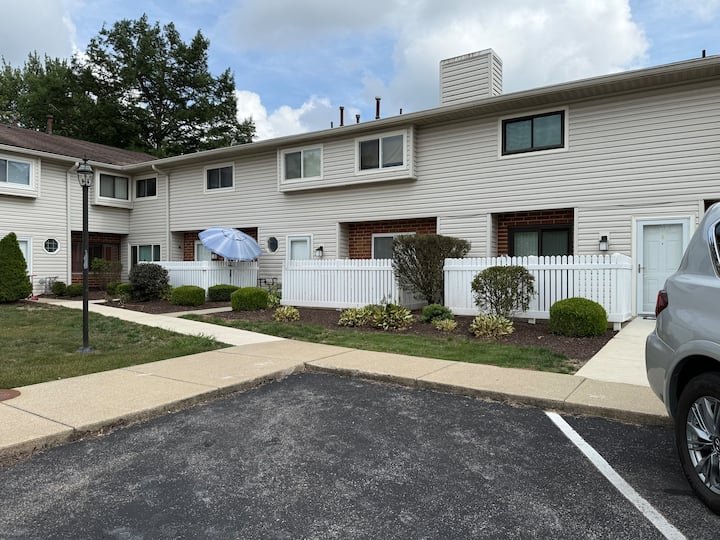 Cozy Townhouse - North Olmsted, OH