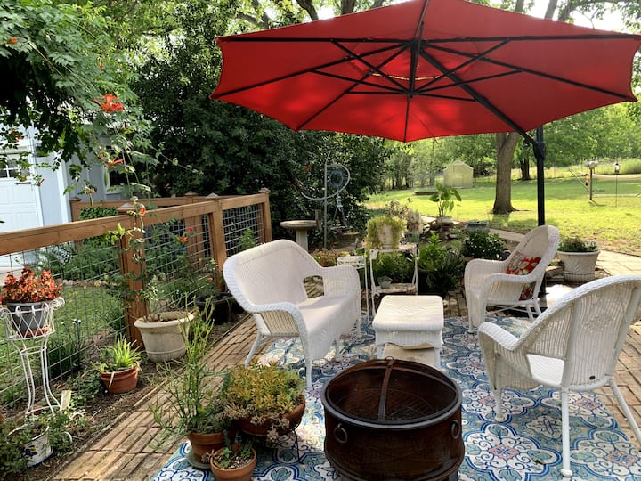 Cozy Loft Near Downtown - Bastrop, TX