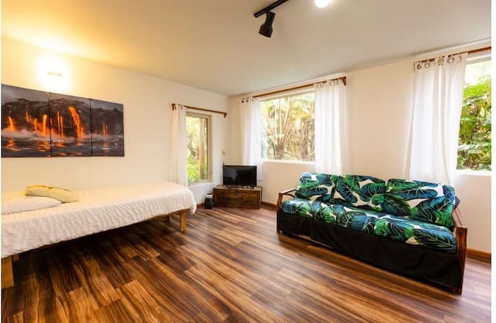 2-bedroom Volcano Tree House Getaway With Hot Tub - Volcano, HI