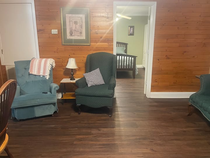 Large Fenced Yard, Country Atmosphere - Hammond, LA