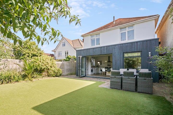 Coastal Home Near Beaches & River, Private Parking - Bournemouth