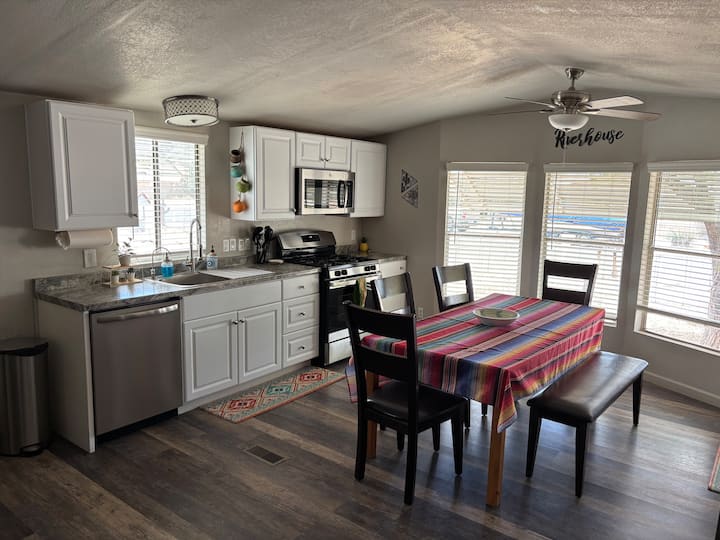 Remodeled Home Close To The River And Rotary Park - Bullhead City, AZ