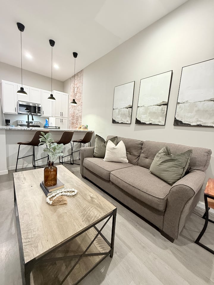 Rustic Charm 4 Bdrm Home| Stl Developers - St. Louis, MO