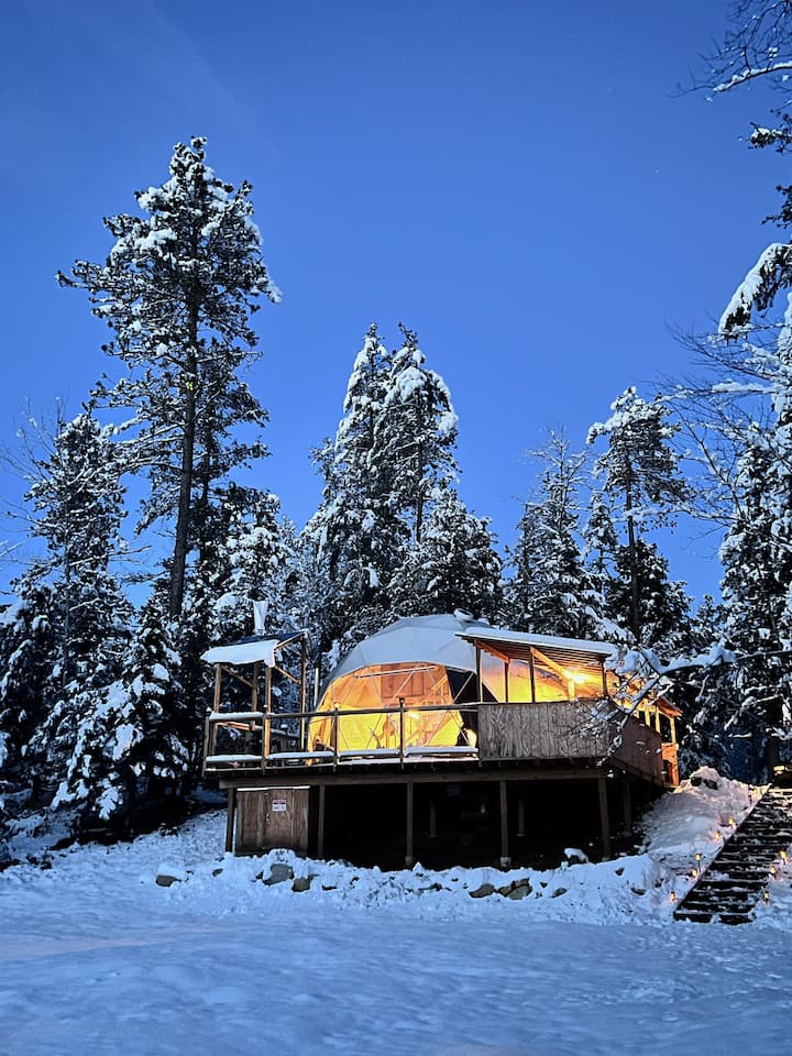 Streamside Getaway- Hot Tub / Ac/ Wi-fi - New England