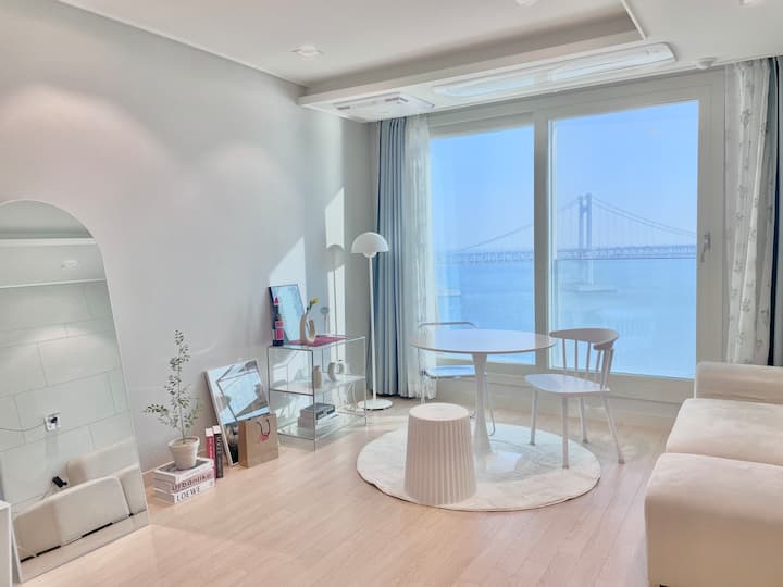 [Ep]광안리정면뷰 성수기특가 최대6인 퀸침대2토퍼2 후기검증 무료주차 미스터멘션 연박할인 - 釜山