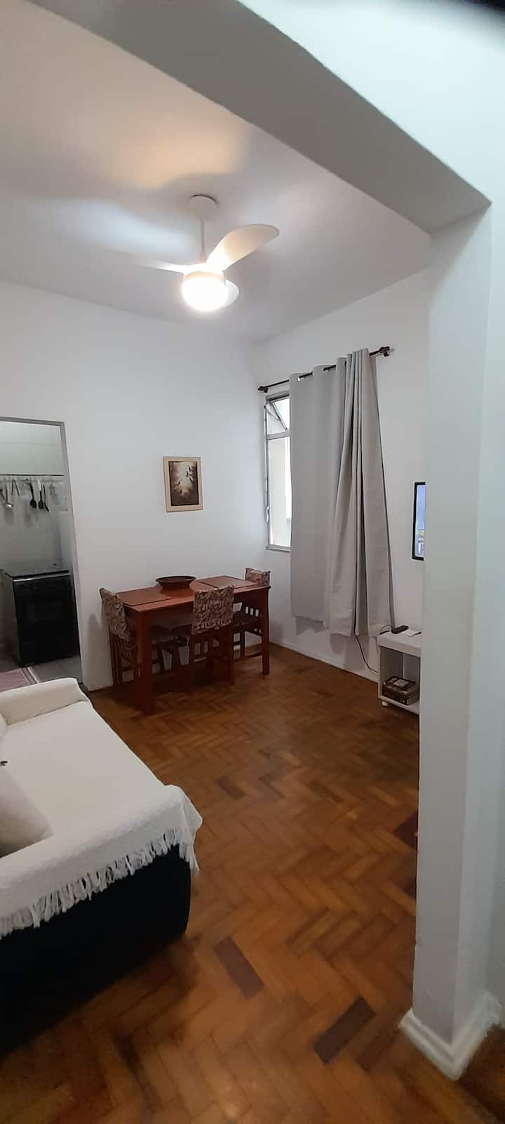 Apartamento Próximo Ao Metro Gloria E Comércio. - Rio de Janeiro
