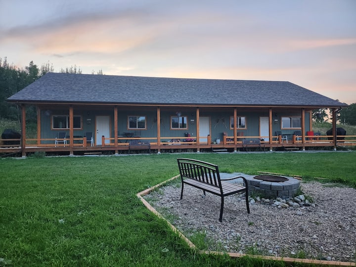Gardenview Cabin - Ski Season - Enjoy Our Hot Tub! - Pincher Creek