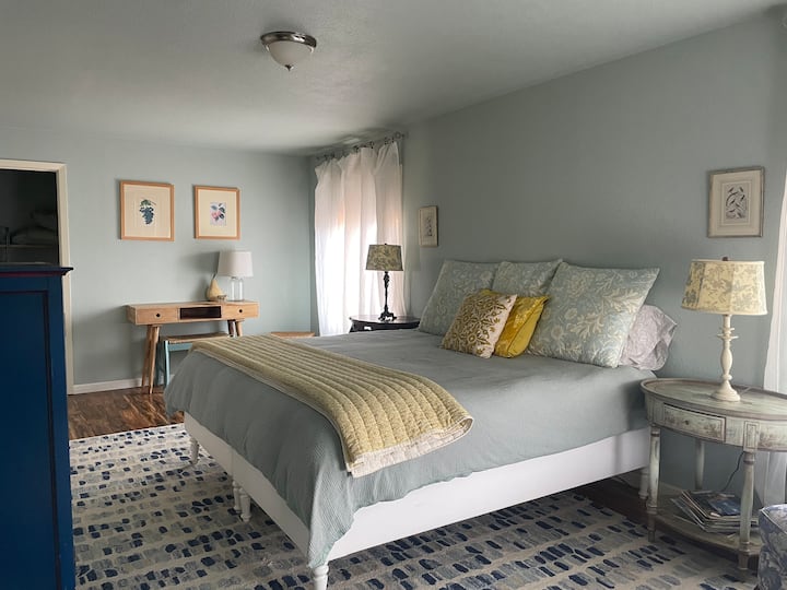 Holloran Vineyard Farmhouse - Dallas, OR