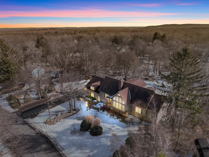 Family Retreat Home Designed For Enjoyment For All - Pocono Lake