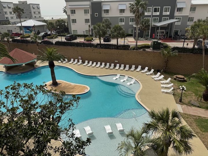 Top Floor Condo Resort Heated Pools - Bermuda Beach, TX