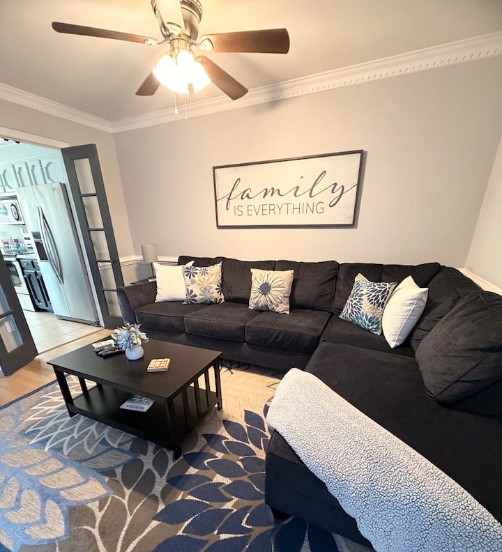 Waterfront Family Stay:kayaks, Theatre, Wifi, Desk - Portsmouth, VA