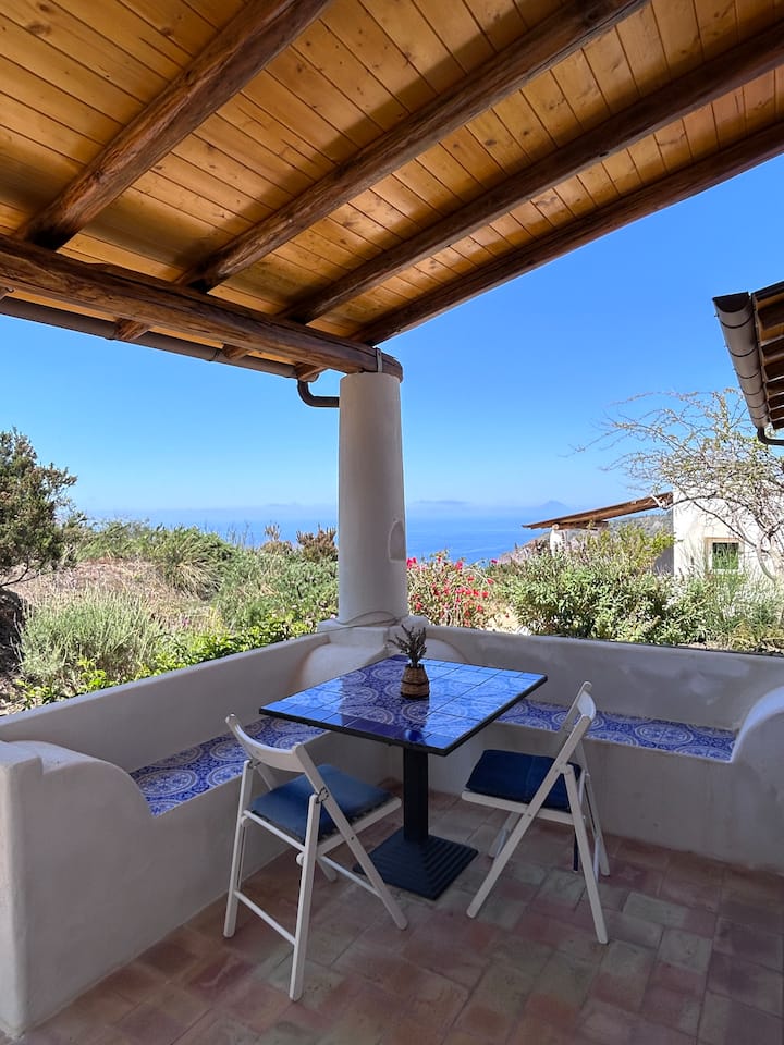 Private Hilltop Getaway With Amazing Views - Lipari