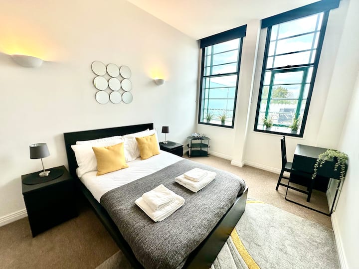 Modern Apartment • Workspace • Balcony • London - London