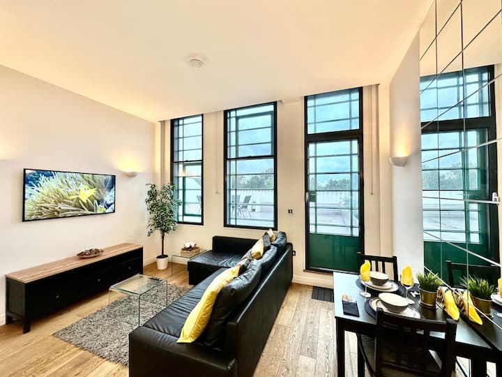 Modern Apartment • Workspace • Westfield London - Harrow