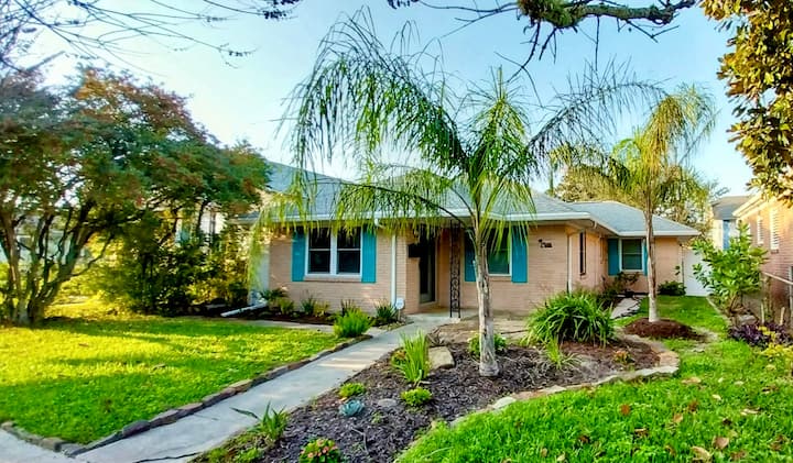 Sun Kissed Peach - Fully Fenced Driveway & Yard. - Beach Access, Galveston