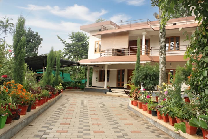 Entire House At First Floor In Anand Homestay - Kattappana