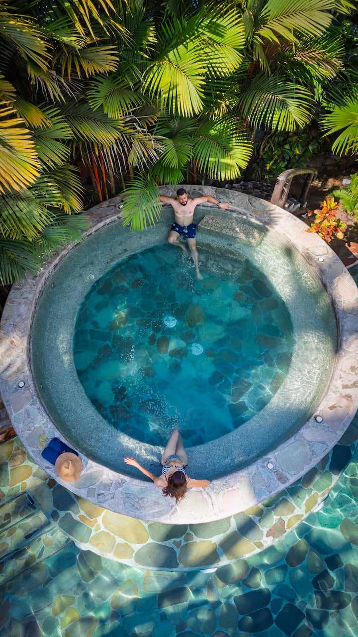 Lush Cabana In La Fortuna With Jacuzzi, Pool & Gym - Costa Rica