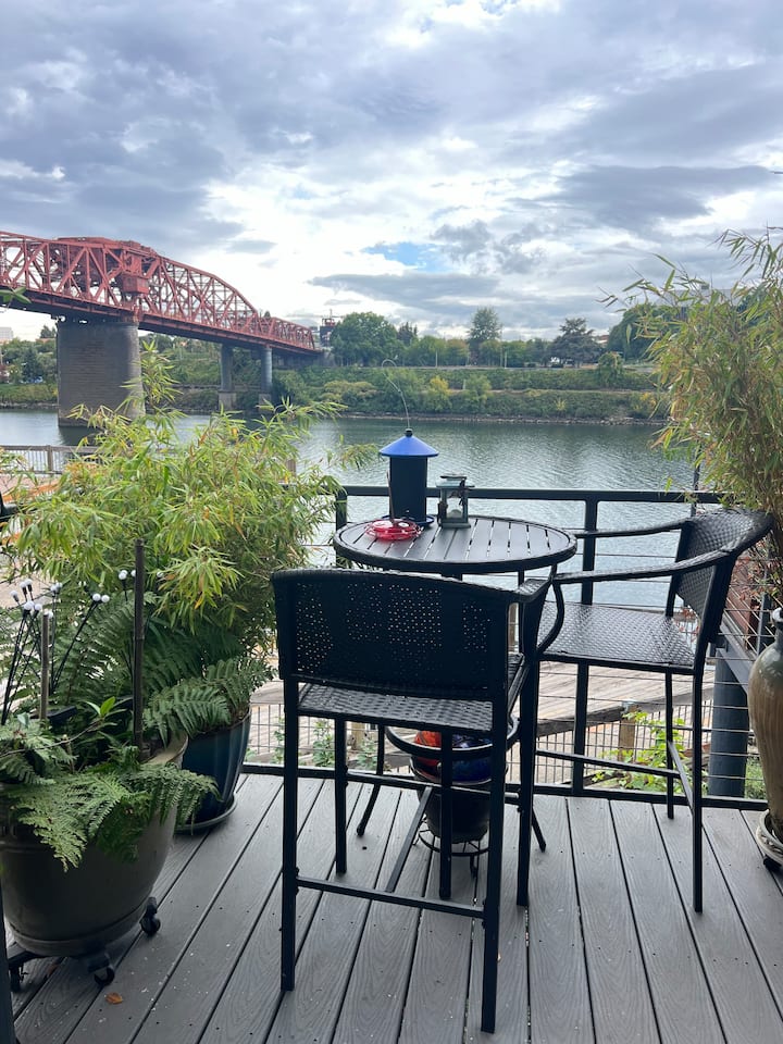 Willamette River Perch - Portland, OR