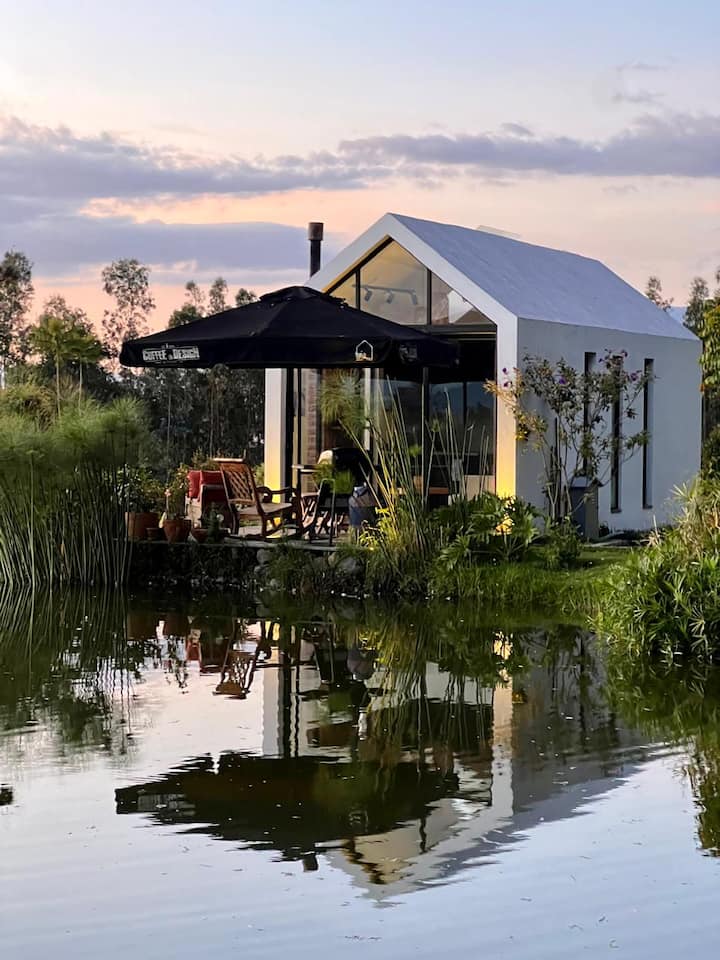 Lakeside Getaway With Mountain View - Near Airport - Quito