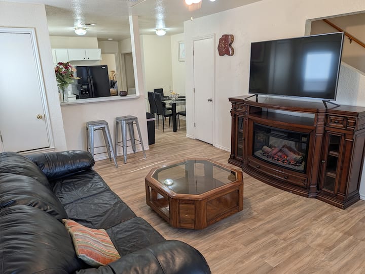 Pet-friendly | Fenced Yard | Smart Tvs | Free Wifi - Killeen, TX