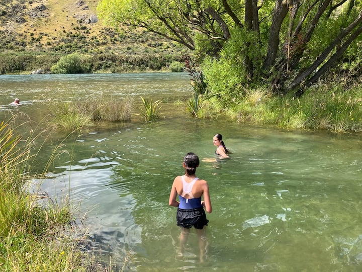 Dog Friendly Riverside Fishing Cottage - Kurow