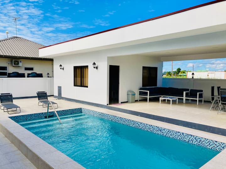 Modern Verblijf Met Zwembad - Paramaribo