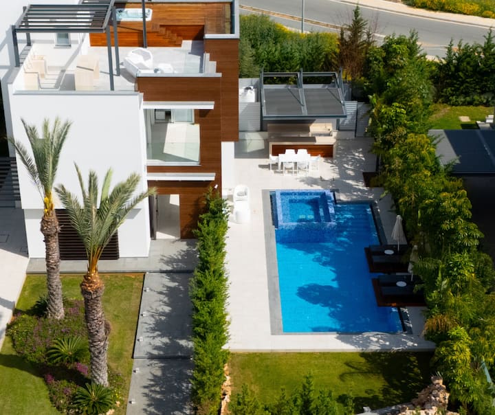 Vista Seaview Villa: Luxury, Rooftop Jacuzzi - Ayia Napa