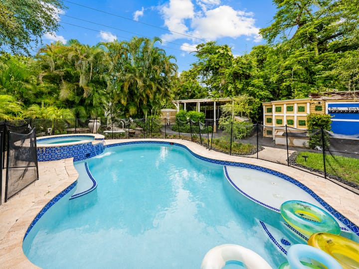 West Palm Retreat 2 Homes • Pool • Hottubs • Games - West Palm Beach, FL