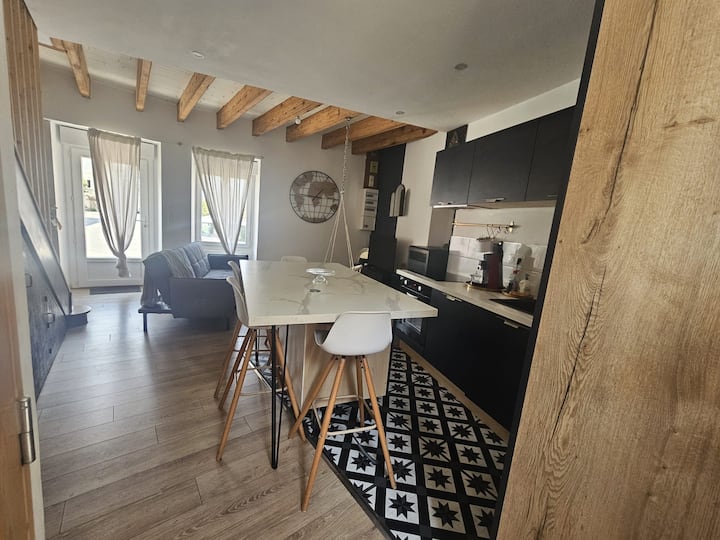 La Petite Maison Bleue De La Place De L’église - Sucé-sur-Erdre