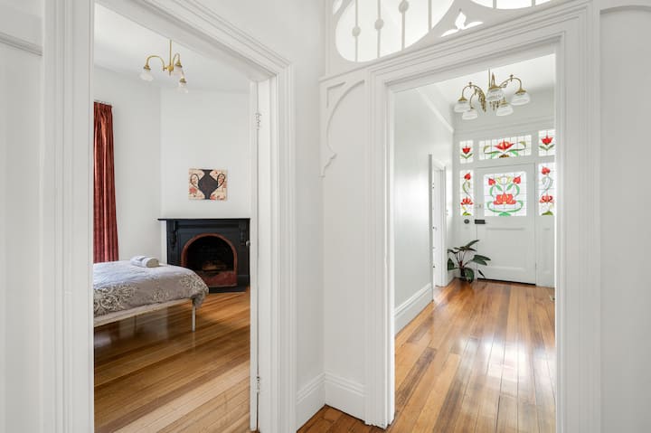 Cornelian Bay Hideaway - Warm, Water Views - Hobart