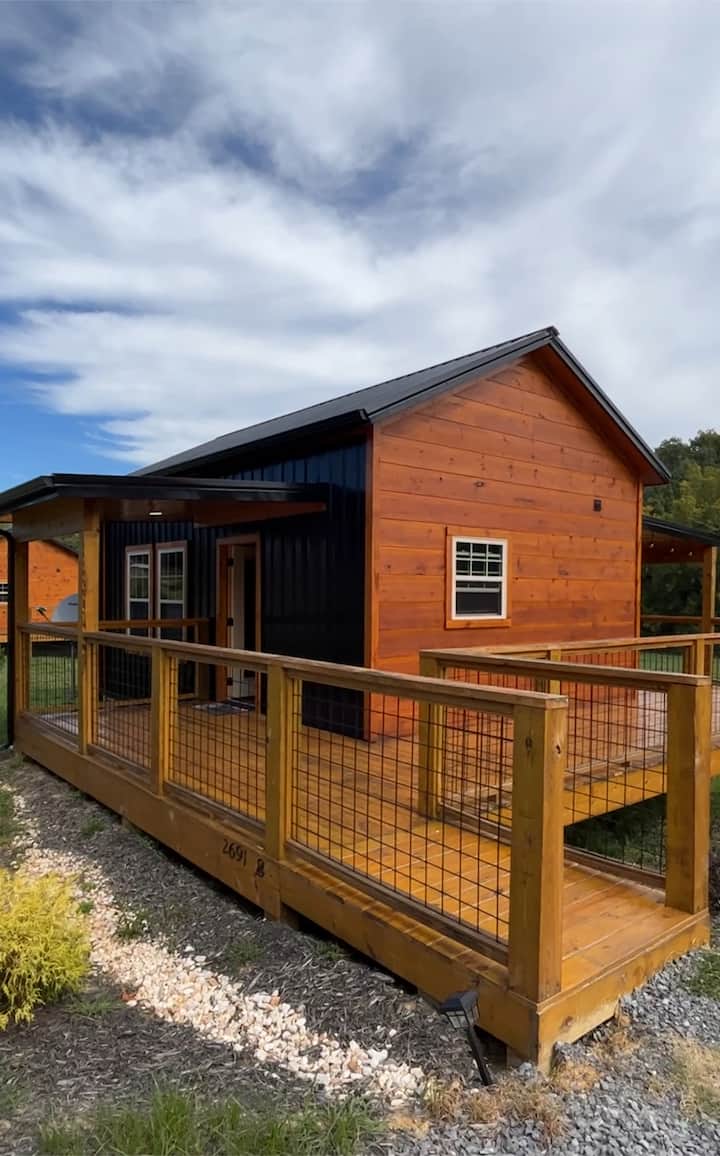 Summer Specials! Pet Friendly Tiny Home W/ Hot Tub - Douglas Lake, TN
