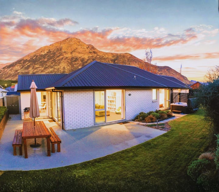 Central, Full Home, Private Hot Tub - Queenstown