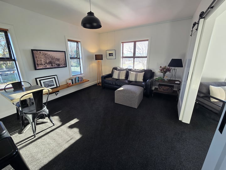 Apartment 6 - Haddin Court - Funky One Bedroom - Blenheim