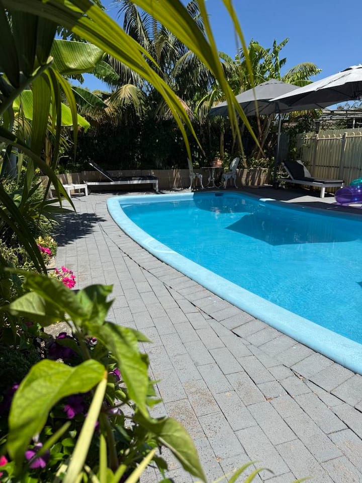 Cosy, Private Guest House W/ Pool And Free Parking - Rockingham