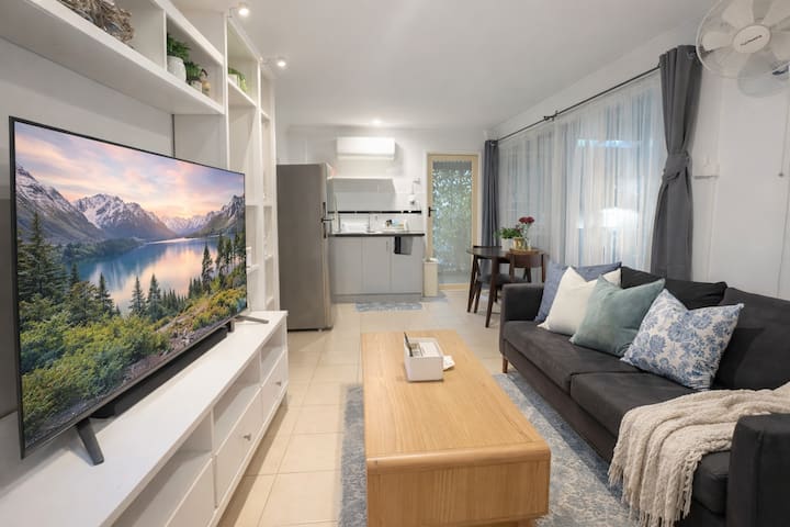 Cosy, Private Guest House W/ Pool And Free Parking - Rockingham