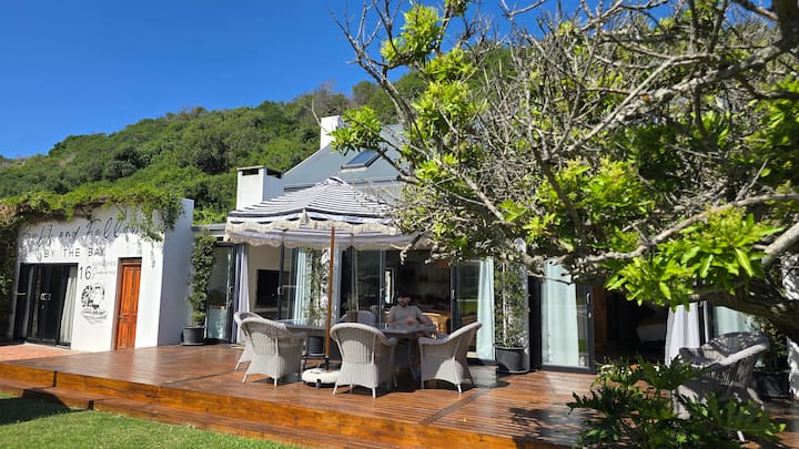 Buff And Fellow By The Bay - Tergniet