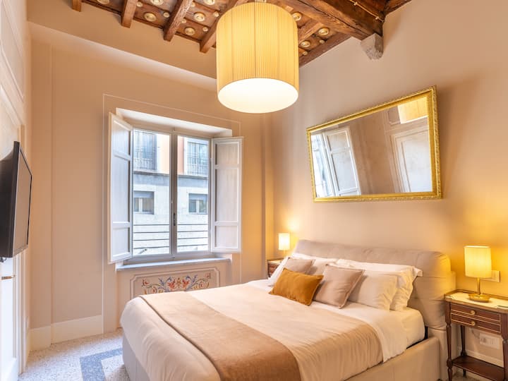 Charming Suite · Piazza Napoleone View, Wi-fi & Ac - Lucca
