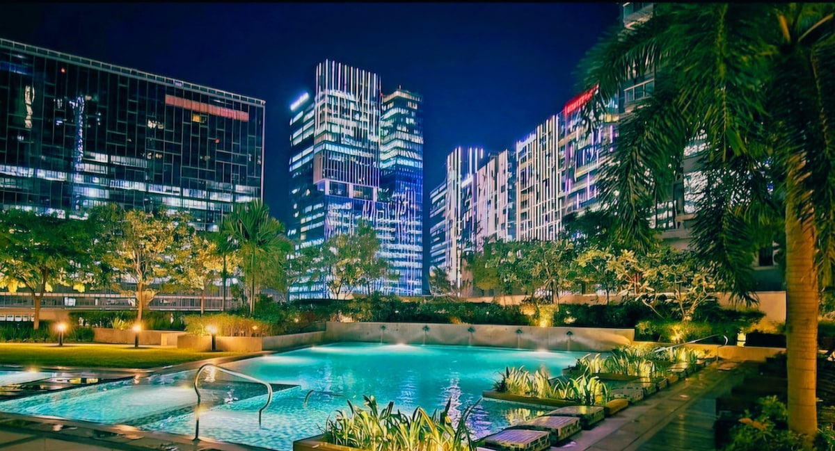 Luxe 1BR | Uptown BGC | Skyline View Balcony+Pool - Condominiums for ...