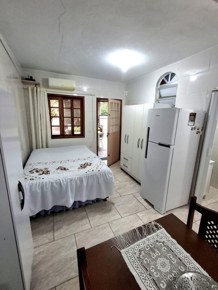 Apto Branco Em Florianópolis - Florianópolis