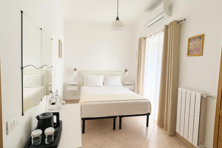 Economy Double Room With Garden View  - Room 5 - Positano