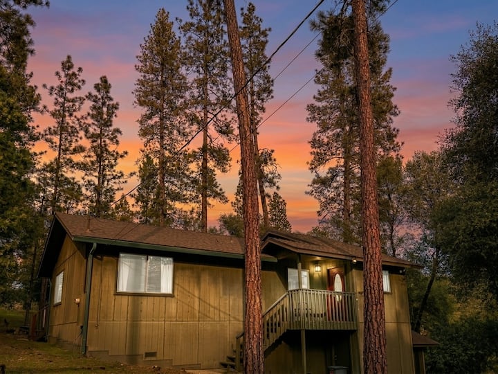 Yosemite Escape | King Bed • Workspace • Hiking - Groveland, CA