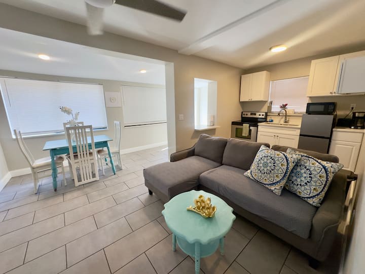 Sunshine & Chill - 1 Bd Apt Near The Beach - Clearwater, FL