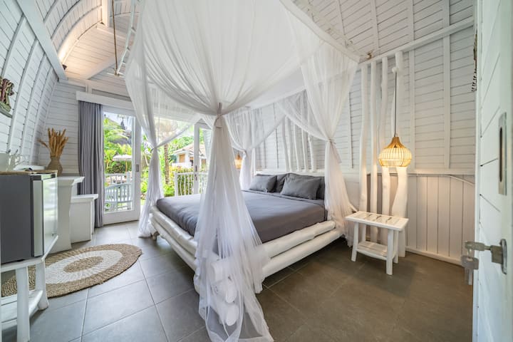 Didi Sayang Hibiscus (Room 02) Bingin Beach, Bali. - Bali
