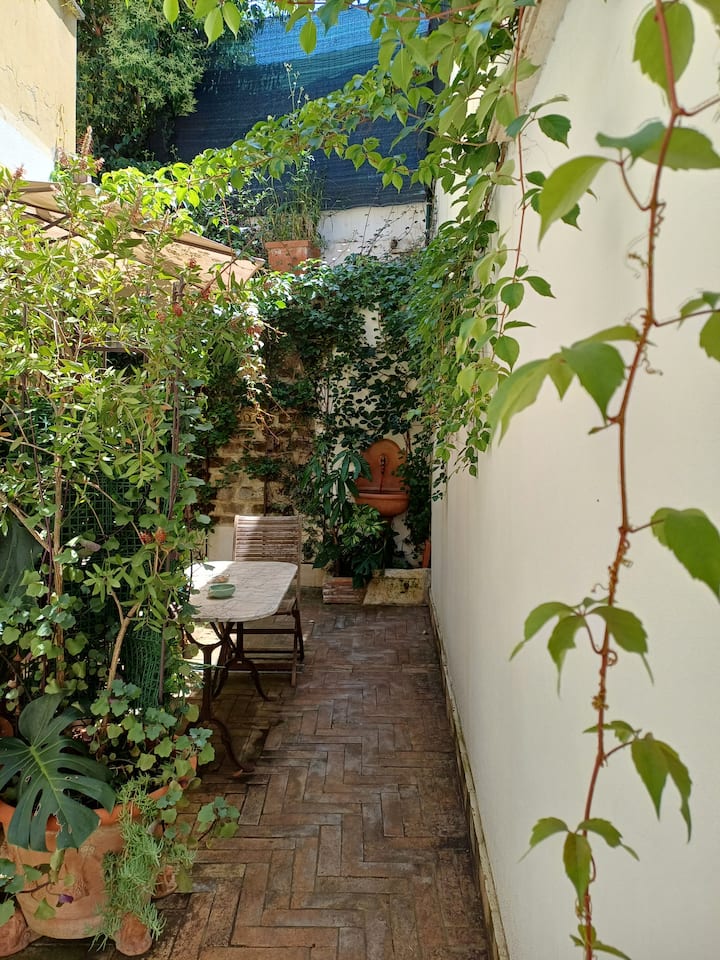 A.p.a.r.t
La Suite Privée Cachée Dans Le Jardin - Italien